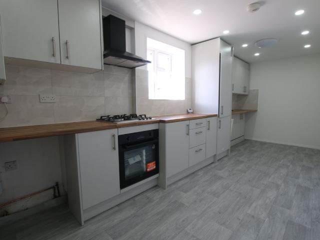 Ingleside, Colnbrook, Slough SL3, 6 bed detached house to rent, £4,800 pcm | PrimeLocation