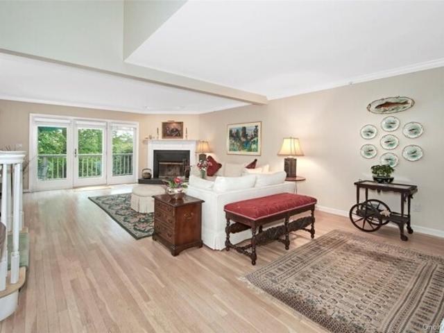 Ingleside Ln, White Plains, Condo For Sale