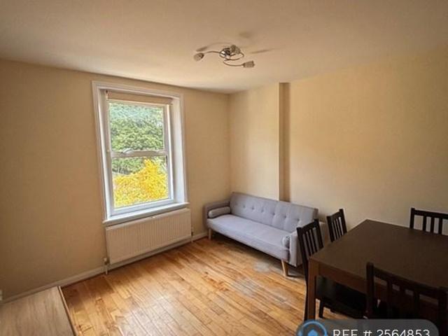 Inglis Road, London, W5 2 bed flat to rent £1,950 pcm £450 pw