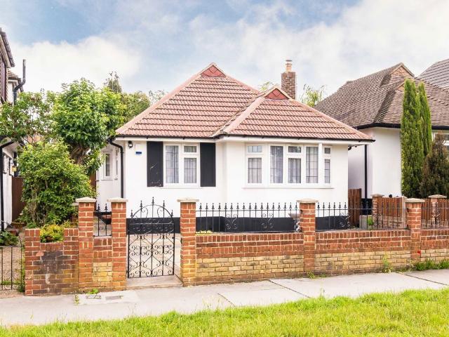 Ingram Road, Thornton Heath CR7, 3 bed bungalow to rent, £2,500 pcm | PrimeLocation