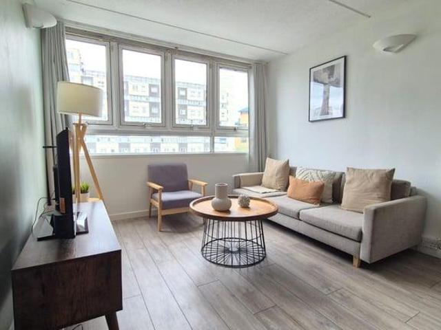 Ingrave Street, London SW11 2 bed flat to rent £2,536 pcm £585 pw