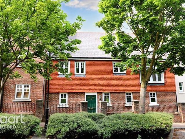 Ingress Park Avenue, Greenhithe 2 bed maisonette to rent £1,550 pcm £358 pw