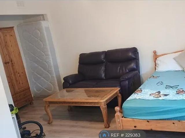 Inishail Road, Glasgow, G33 5ER, United Kingdom | Room for rent #166861965 | Rentberry