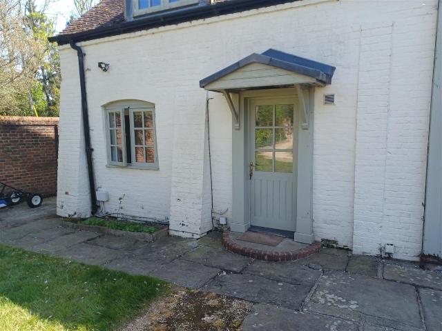 Inkpen, Hampshire RG17, 1 bed flat to rent, £1,150 pcm | PrimeLocation