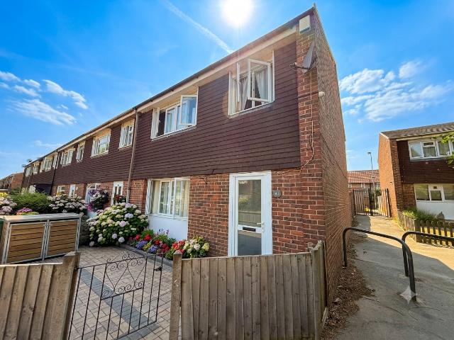 Inskip Road, Dagenham RM8, 4 bed semi detached house to rent, £2,999 pcm | PrimeLocation