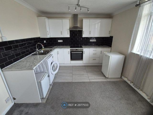 Intalbury Avenue, Aylesbury HP19, 3 bed flat to rent, £1,325 pcm | PrimeLocation