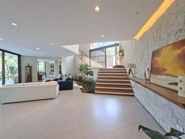 Integralmente decorada. Condomínio Palos Verdes, Granja Viana. Exclusividade, bom gosto, modernidade
