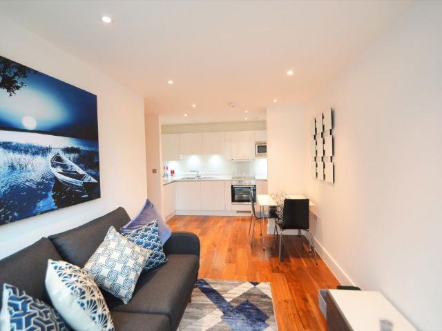 Interior Designed 1 Bed, Just Off The Broadway NW7, 1 bed flat to rent, £1,650 pcm | PrimeLocation