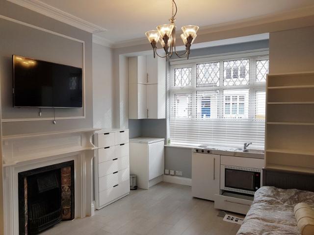 Interior Designed, Luxurious Studio Flat
