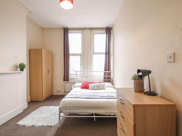 Interior room in 8 bedroom flat in Kilburn, London