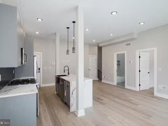 Interior Row/Townhouse, A Frame PHILADELPHIA, PA 4327 Balti.