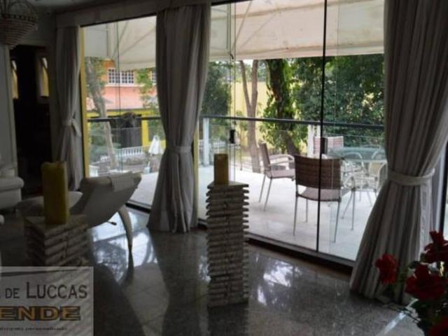 Interlagos, 7 suítes, 2 piscinas, ótimo acabamento, bem localizada