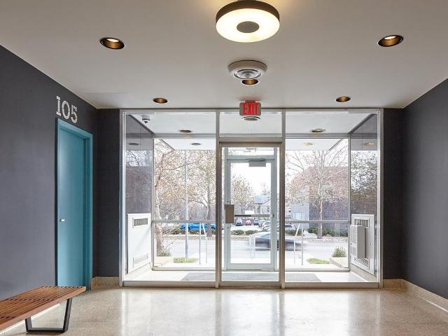 Interstate Flats 1 Bedroom Apartment for Rent at 12 E Armour Blvd, Kansas City, MO 64111 Broadway Gillham