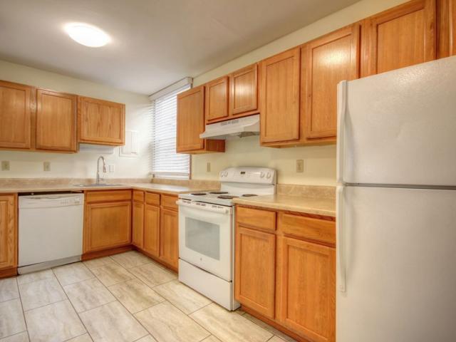 Introducing your New Home: Comfort and Convenience Await! 2 Bedroom Apartment for Rent at 508 S Mattis Ave, Champaign, IL 61821