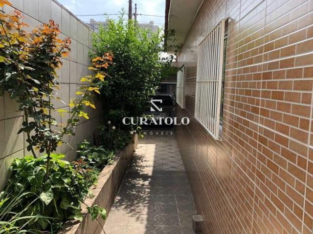 Investimento Inteligente: Casa térrea com 4 vagas, quintal com churrasqueira, depósito e jardim na V