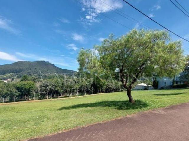 Investimento Inteligente: Amplo Terreno 1025m² no Melhor Condomínio da Cidade!