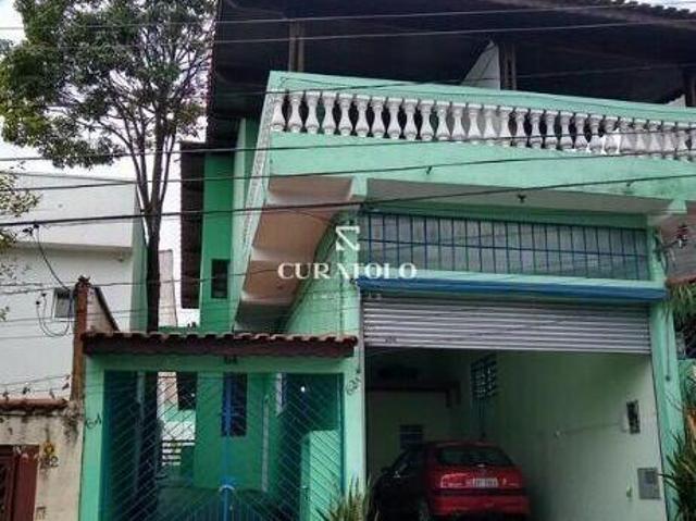 Investimento Inteligente: Sobrado para Renda com 2 opções residenciais e 1 salão comercial no Parque