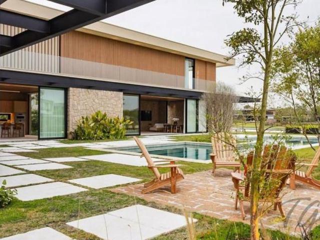 Investimento Seguro em Imóvel Exclusivo de Alto Padrão na Fazenda Boa Vista