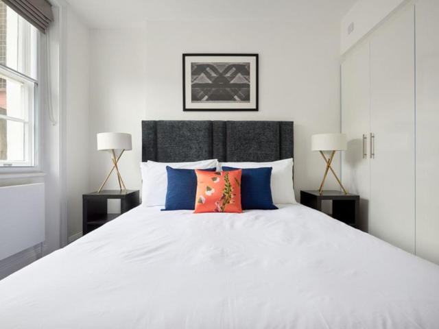 Inverness Mews, Bayswater, London, W2 1 bed flat to rent £4,117 pcm £950 pw