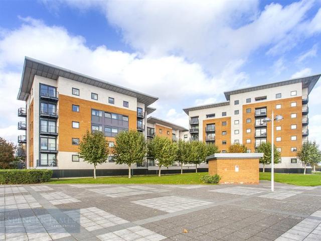 Inverness Mews, E16 3 bed apartment to rent £2,500 pcm £577 pw