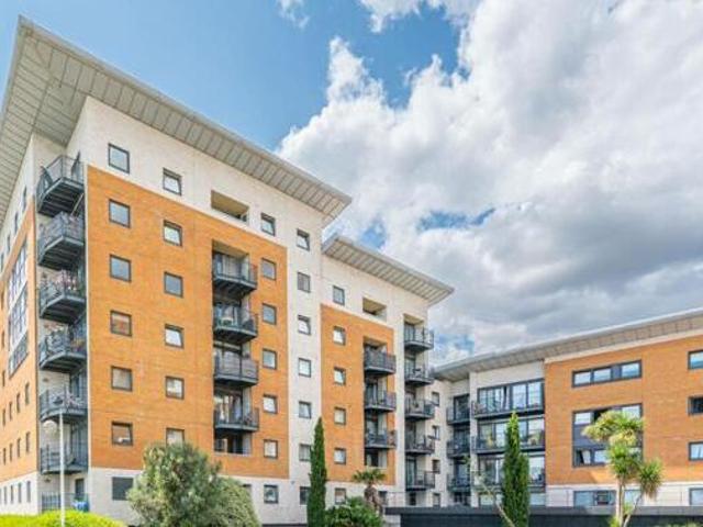 Inverness Mews, Gallions Reach, 2 Bedroom Flat