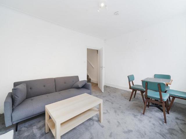 Inverness Street, London, NW1 1 bed apartment to rent £2,000 pcm £462 pw