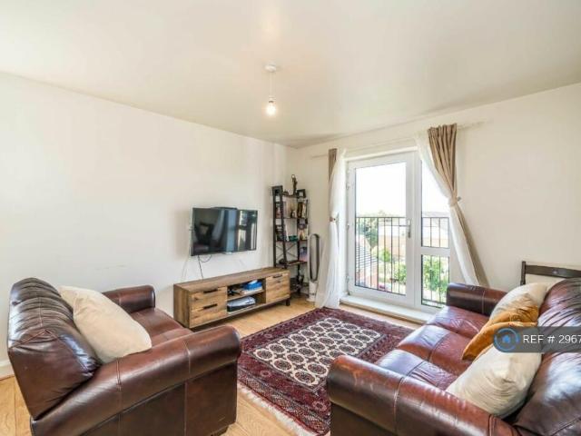 Inverness Road, Hounslow, TW3 2 bed flat to rent £1,850 pcm £427 pw