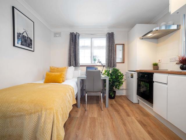 Inverness Terrace, London W2, Studio to rent, £1,560 pcm | PrimeLocation