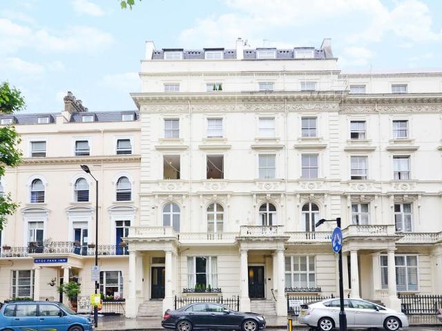 Inverness Terrace, Queensway, London, W2 Studio to rent £2,800 pcm £646 pw