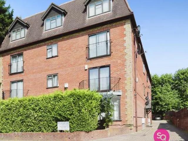Inverey House, Holden Avenue, London, N12 8HX, United Kingdom | 3 bed apartment for rent #140228427 | Rentberry