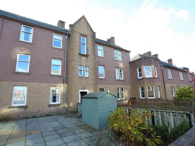 Inveresk Road, Musselburgh, East. 2 bed flat to rent £1,045 pcm £241 pw