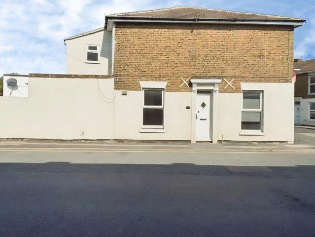 Invicta Road, Sheerness ME12, 2 bed end terrace house to rent, £1,300 pcm | PrimeLocation