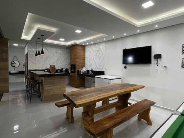 Invista em um Imóvel de 224 m² com Grande Potencial