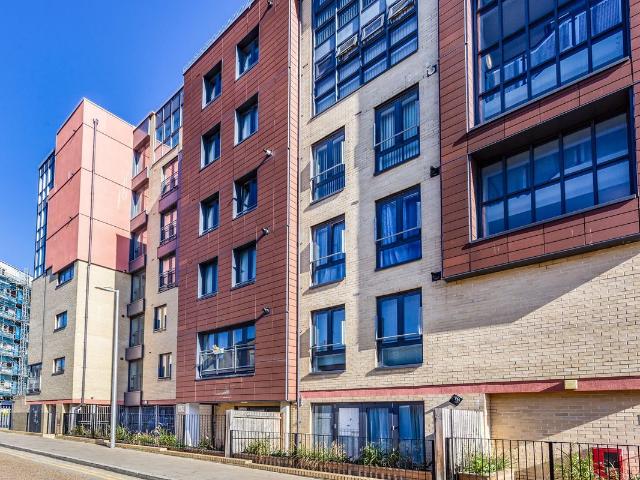 Invito House, 1 7 Bramley Crescent, Ilford IG2, Studio to rent, £1,200 pcm | PrimeLocation
