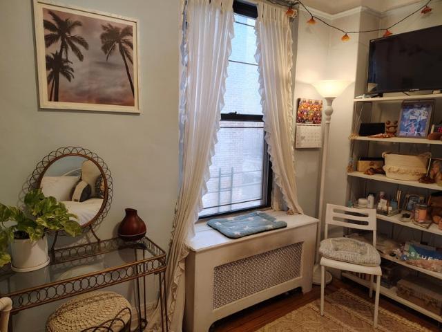Inviting Upper East Side Room Near Central Park