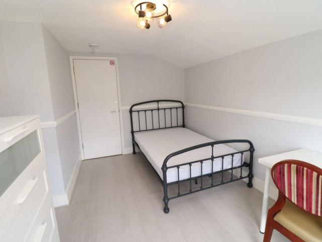 Inviting double bedroom in Catford Has a Room