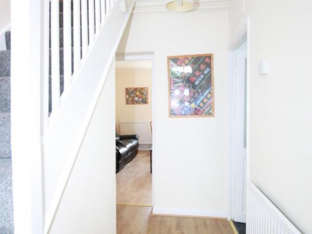 Inviting double bedroom near the Heathbrook Park Has a Room