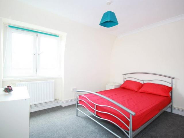 Inviting double bedroom near the Heathbrook Park Has a Room