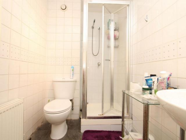 Inviting double bedroom near Willwall Park Has a Room