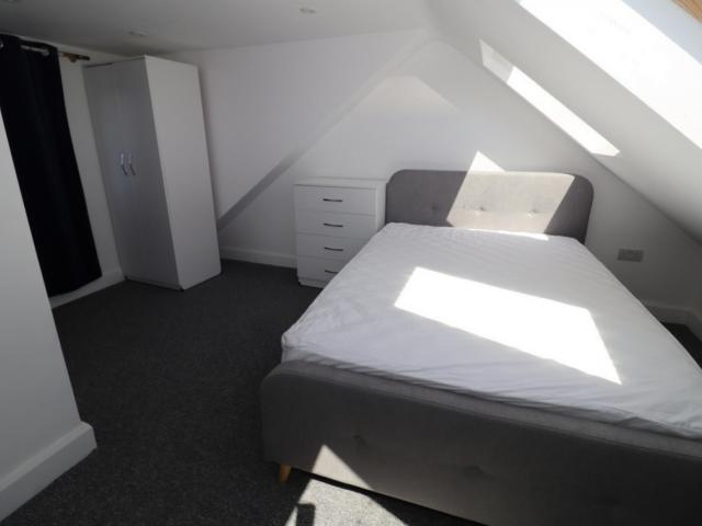 Inviting double ensuite bedroom in Perivale Has a Room