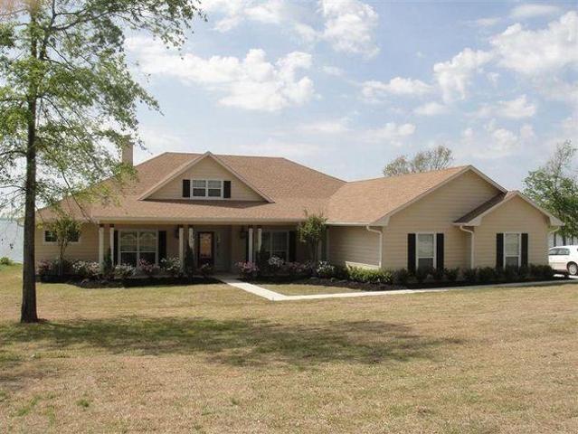 INVITING, GRACIOUS AND SPACIOUS WATERFRONT HOME!