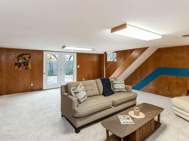 Inviting Kansas City home near Waldo with a spacio