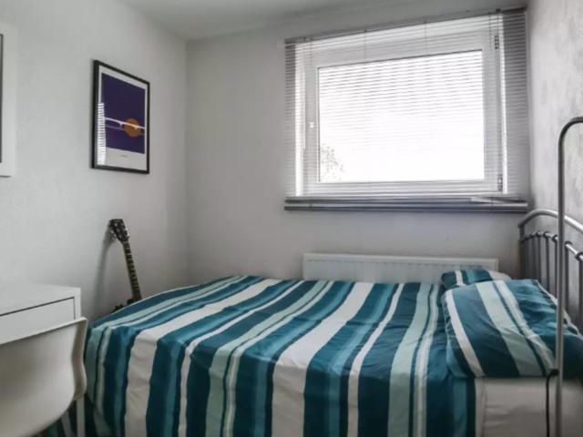 Inviting single bedroom near Victoria Park Has a Room