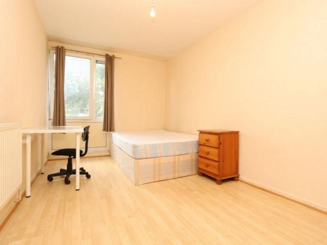 Inviting single bedroom near Victoria Park Has a Room