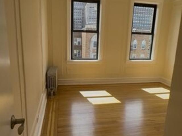 ISO 2 Roommates Very Spacious Apartment in Washington Heights!