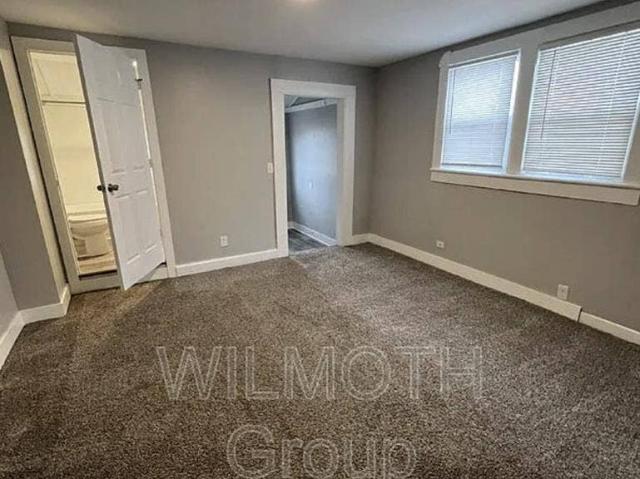 ISO female roomate