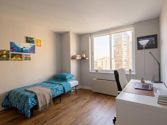 ISO Female Roomie | MasterBed Midtown HellsKitchen
