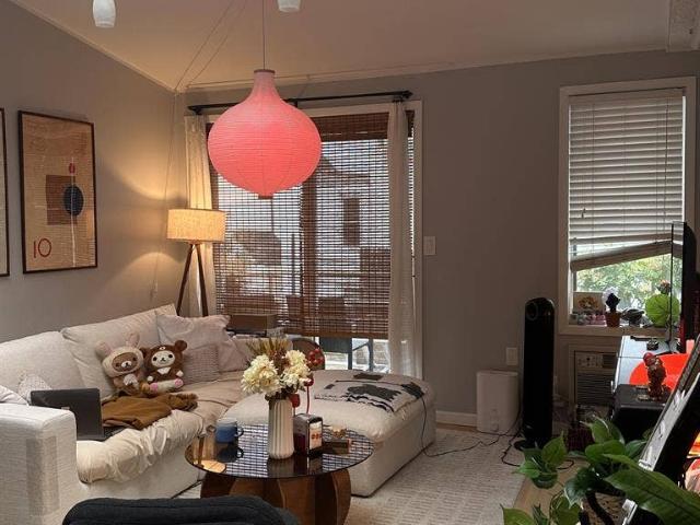 ISO Female Roommate in 2bed/1bath