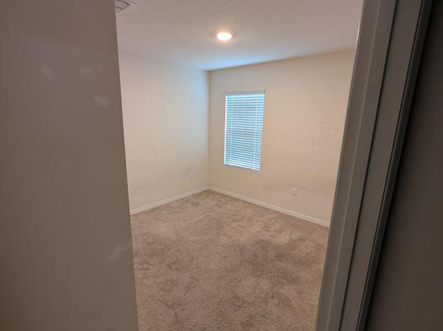 ISO male roommates