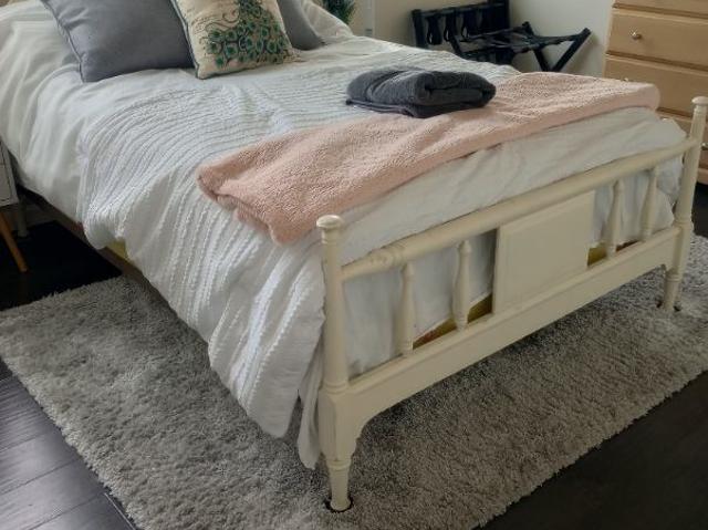 ISO roommate 3bed bath house close to KaliCFallsBi